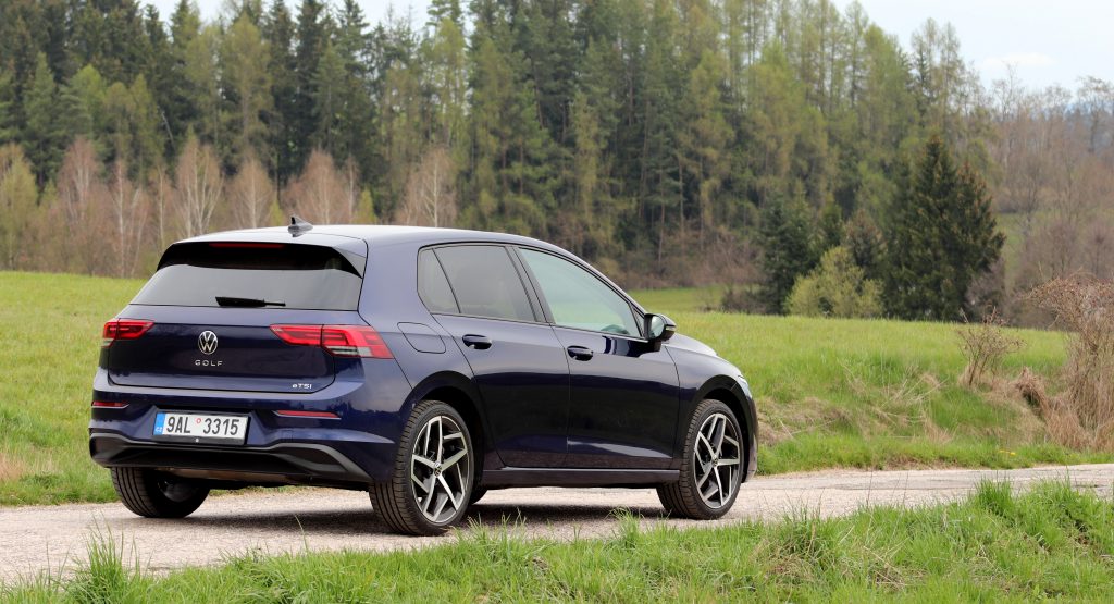 Volkswagen Golf Life 2023 (2)